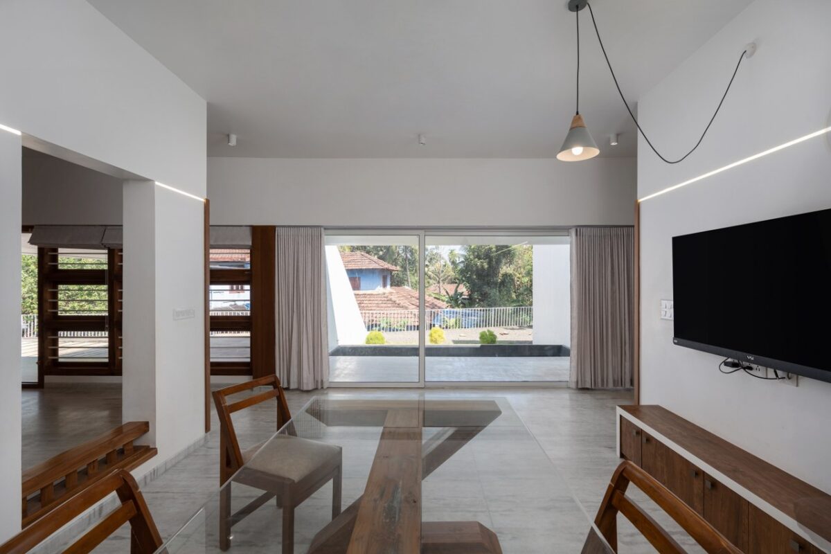 The H-Shaped House Plan Has A Communal And Private Spaces | Malabar ...