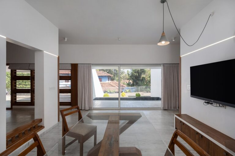 The H-Shaped House Plan Has A Communal And Private Spaces | Malabar ...