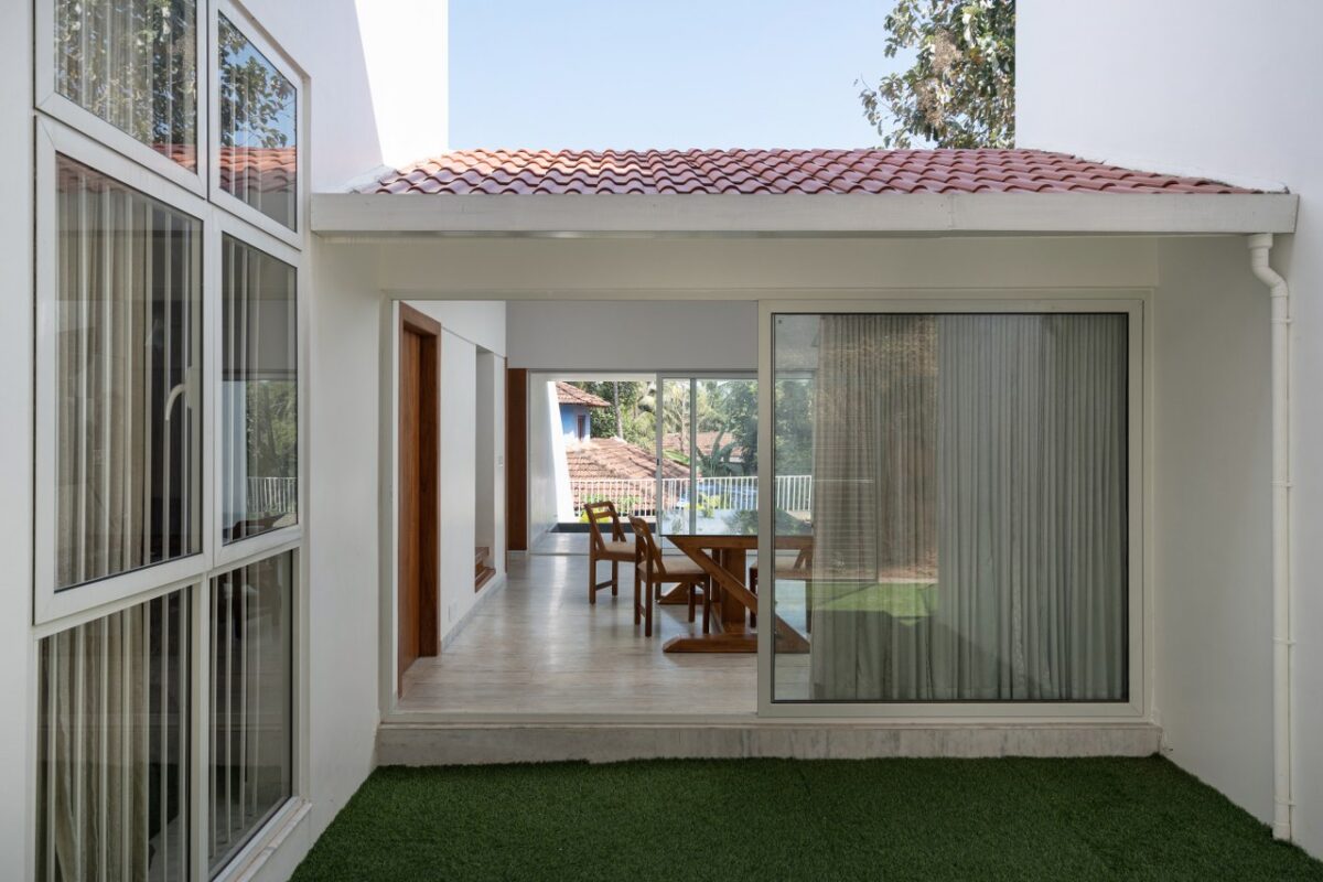 The H-Shaped House Plan Has A Communal And Private Spaces | Malabar ...