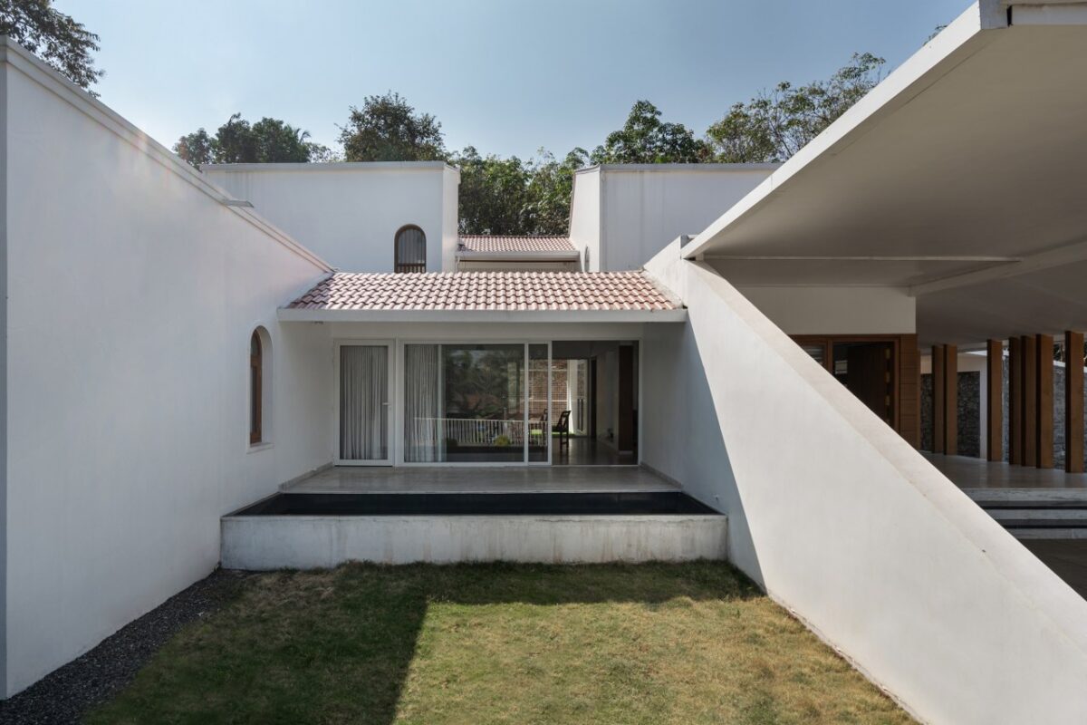The H-Shaped House Plan Has A Communal And Private Spaces | Malabar ...
