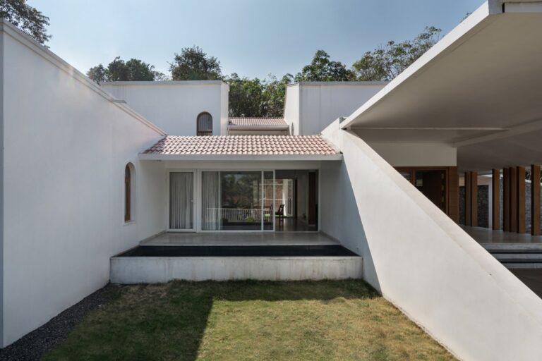The H-Shaped House Plan Has A Communal And Private Spaces | Malabar ...