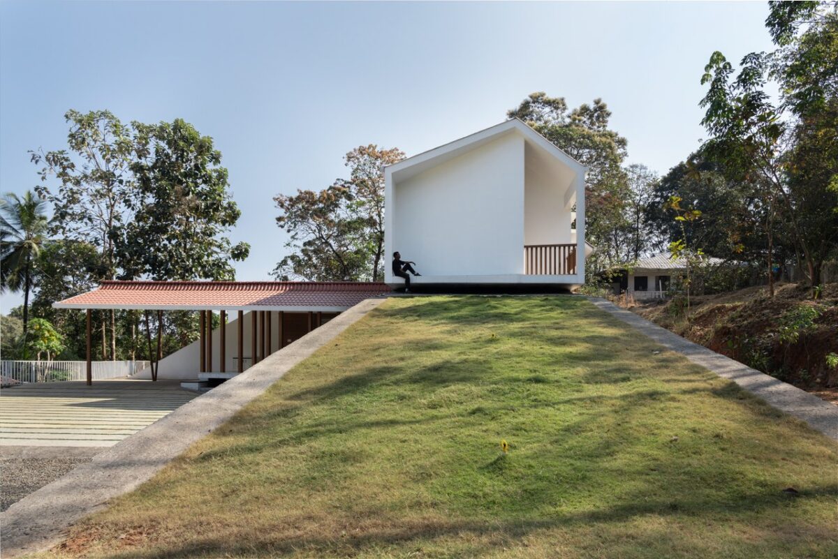 The H-Shaped House Plan Has A Communal And Private Spaces | Malabar ...