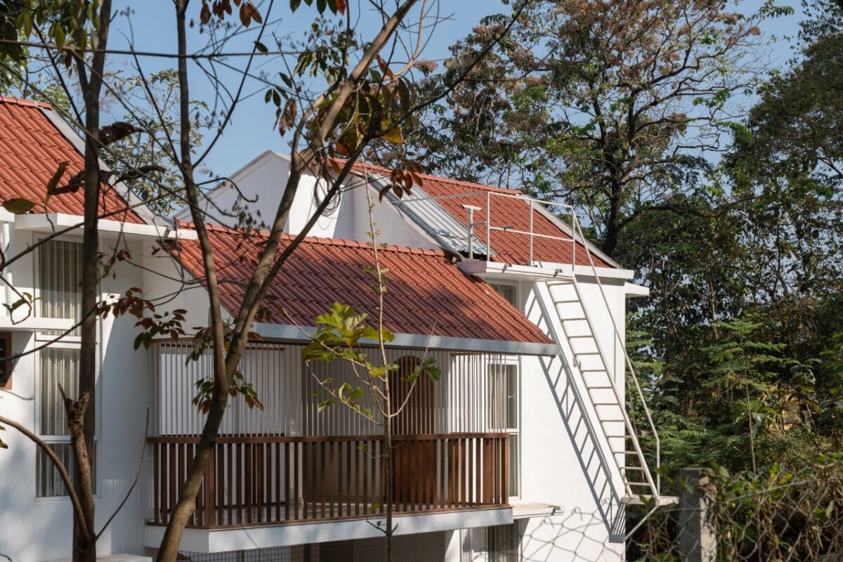 The H-Shaped House Plan Has A Communal And Private Spaces | Malabar ...