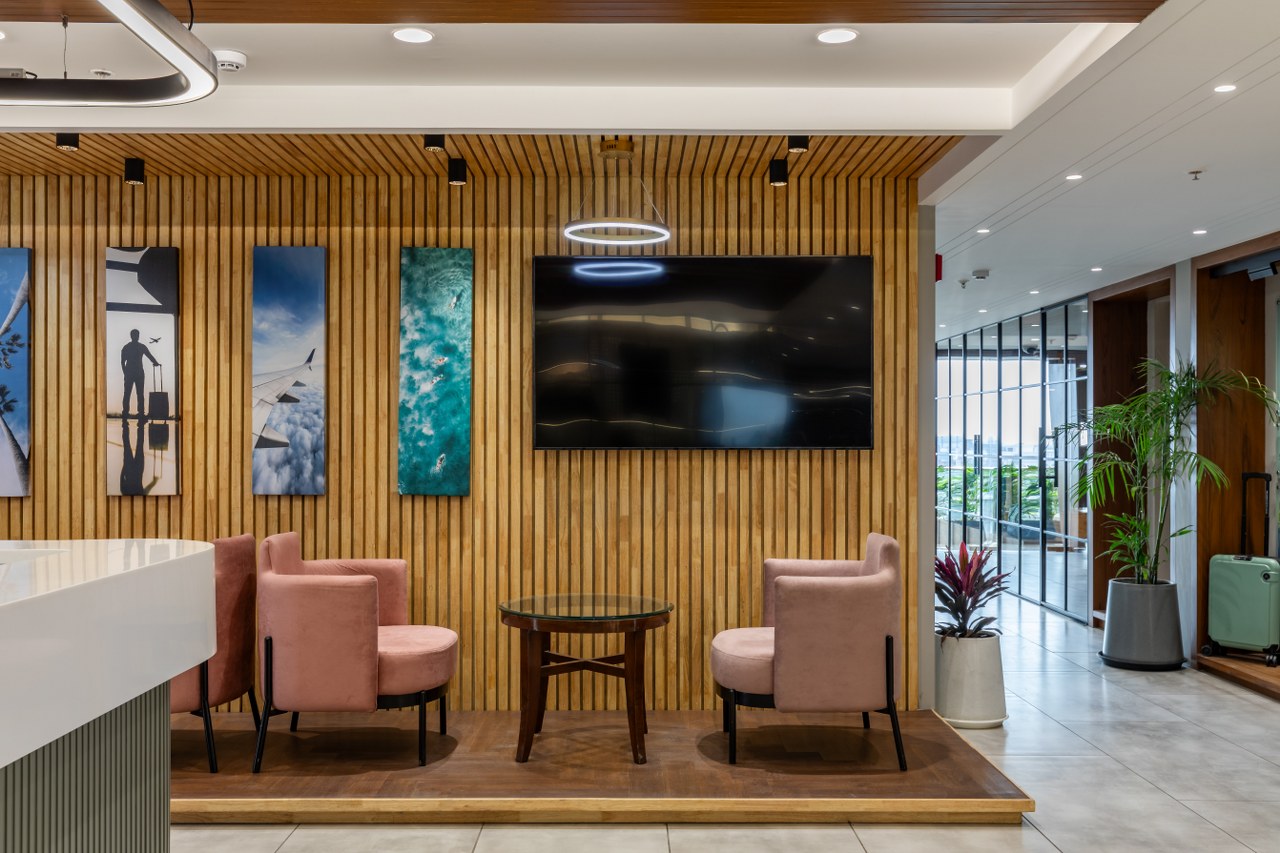 The Interior Design Of Office Create A Seamless Loop Of Circulation ...