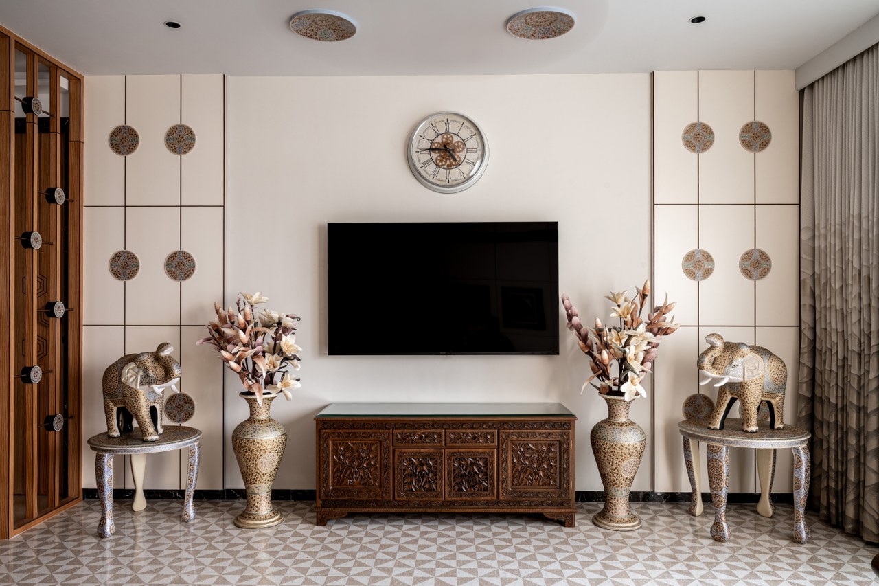 A Vast Canvas Such As This Home Blends Various Interior Styles ...