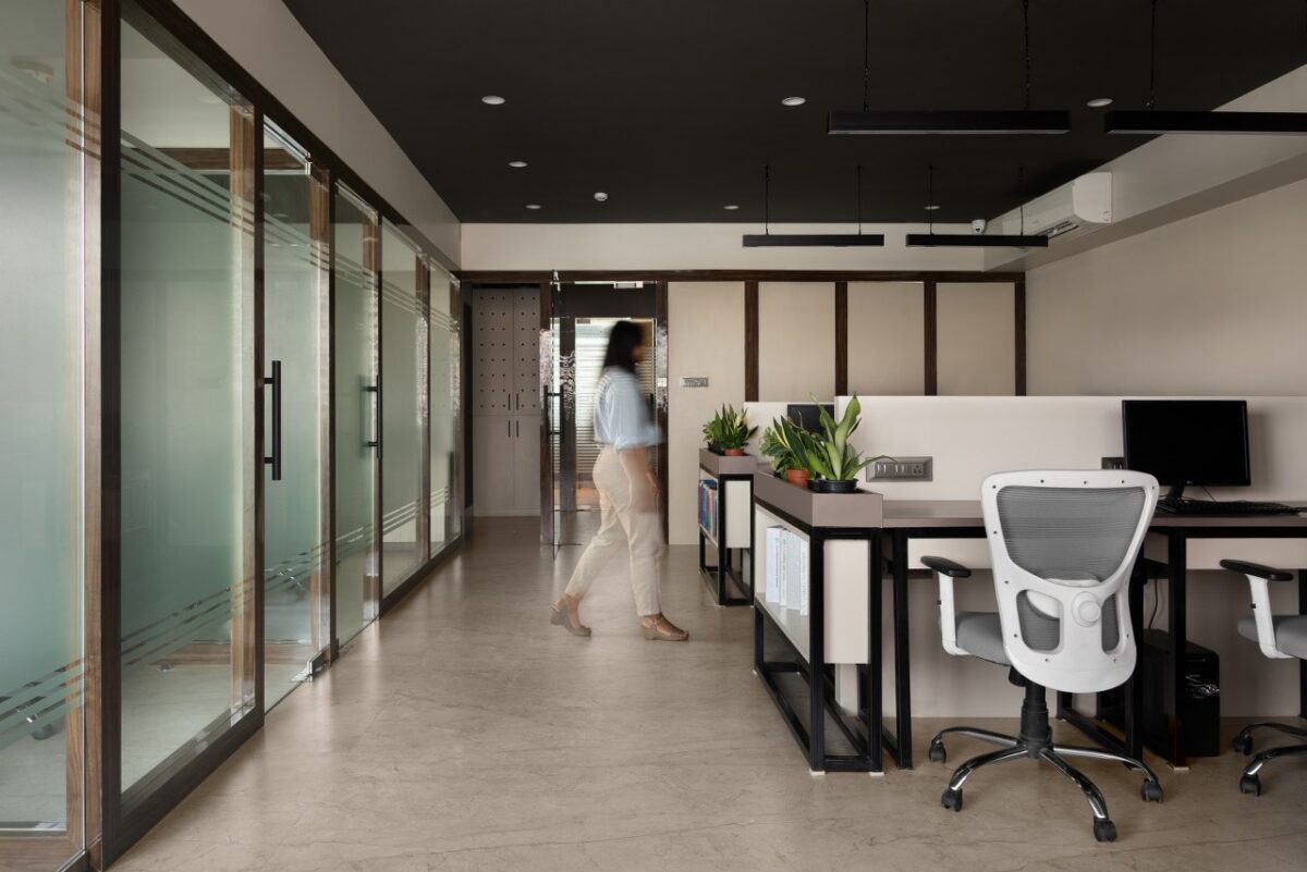 The Minimalist Office Exudes A Sense Of Sophistication | MN ...