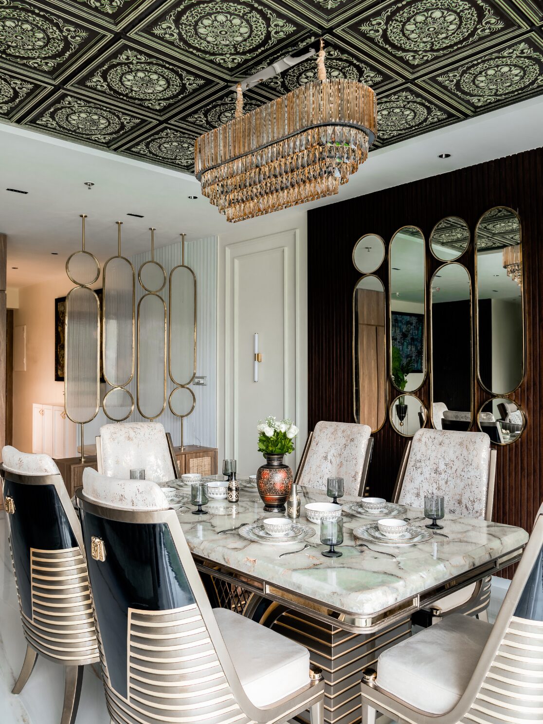 The Modern Antique Interior Design Blends Practicality With Aesthetics ...