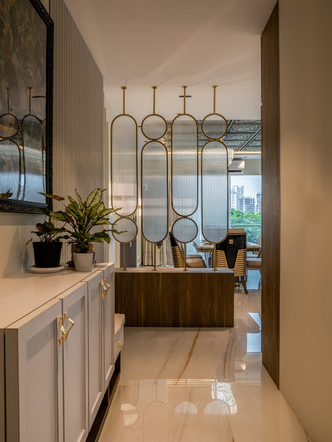 The Modern Antique Interior Design Blends Practicality With Aesthetics ...