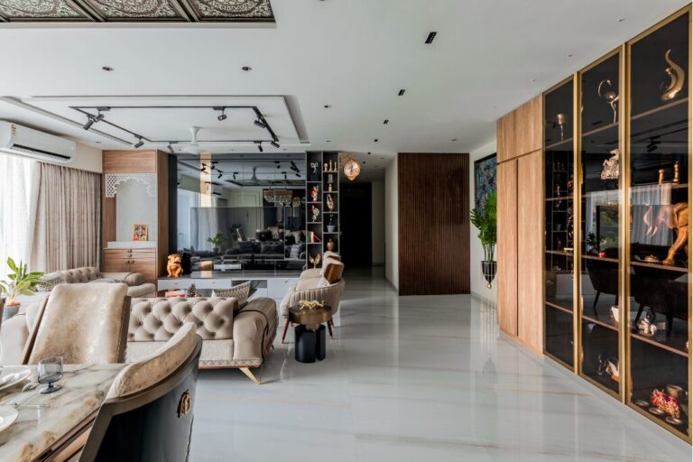 The Modern Antique Interior Design Blends Practicality With Aesthetics ...