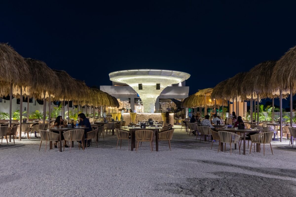 A Rustic Restaurant Brings The Tranquility Of Beachside | Imagine ...