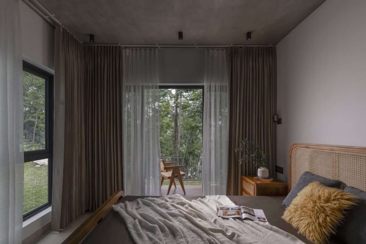 The Slope House Design Of This Weekend Retreat Beckons Tranquility ...