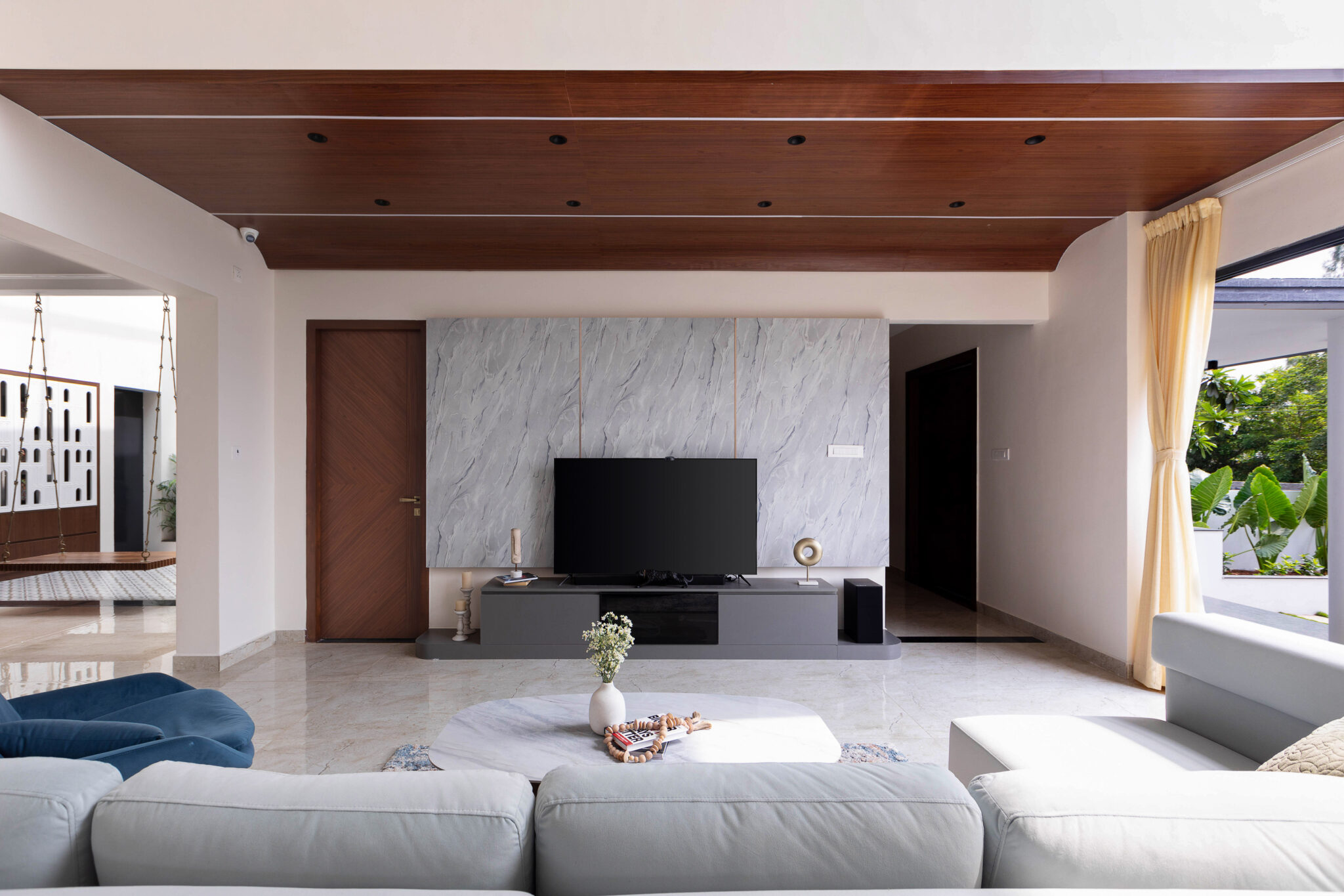 This Three Story Home Design Is A Celebration Of Nature’s Beauty ...