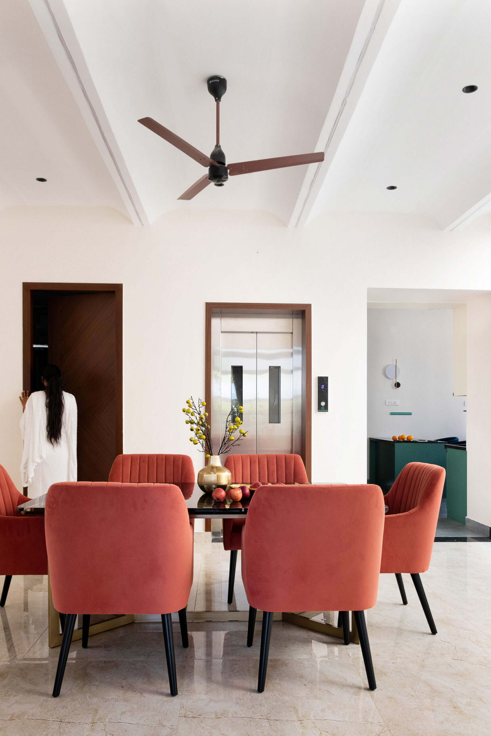 This Three Story Home Design Is A Celebration Of Nature’s Beauty ...