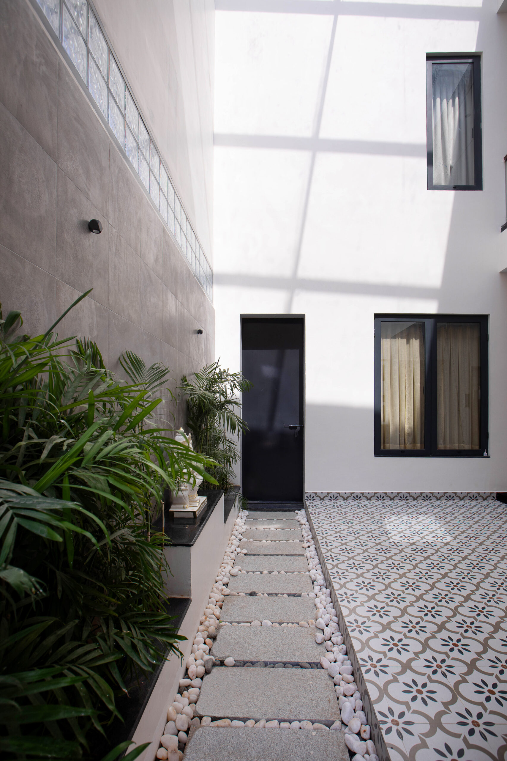 This Three Story Home Design Is A Celebration Of Nature’s Beauty ...