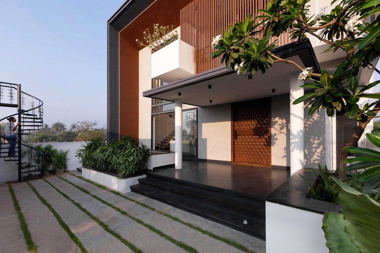This Three Story Home Design Is A Celebration Of Nature’s Beauty ...