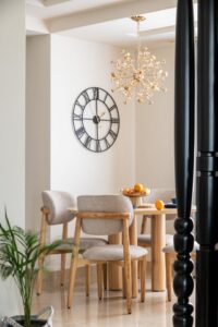 This Modern Eclectic Interior Draws Eyes To An Array Of Indian Artworks ...