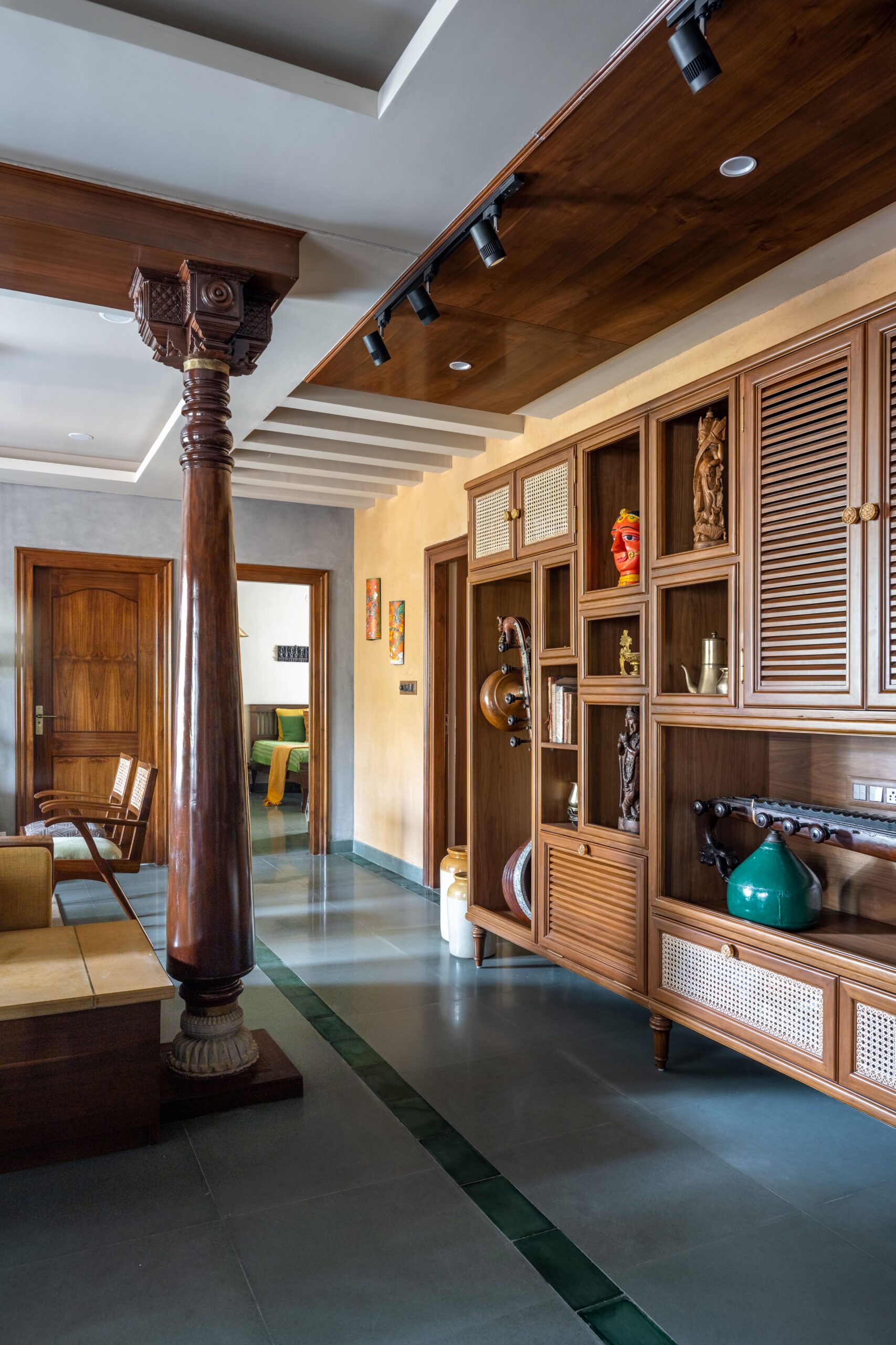 Envisage: Pioneering the Vintage and Retro Revival Trend