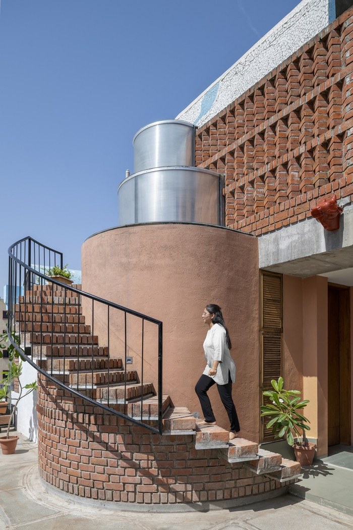 This House With A Vault Roof is Specifically For An Artist | Vrushaket ...