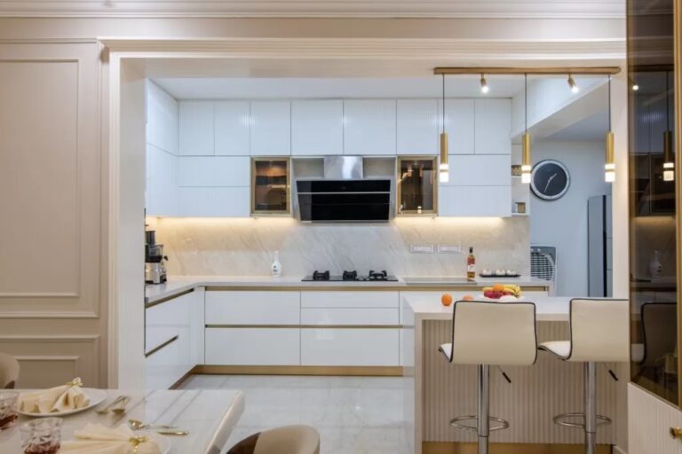 20 Breakfast Counter Designs: Amazing Indian Kitchen Choices