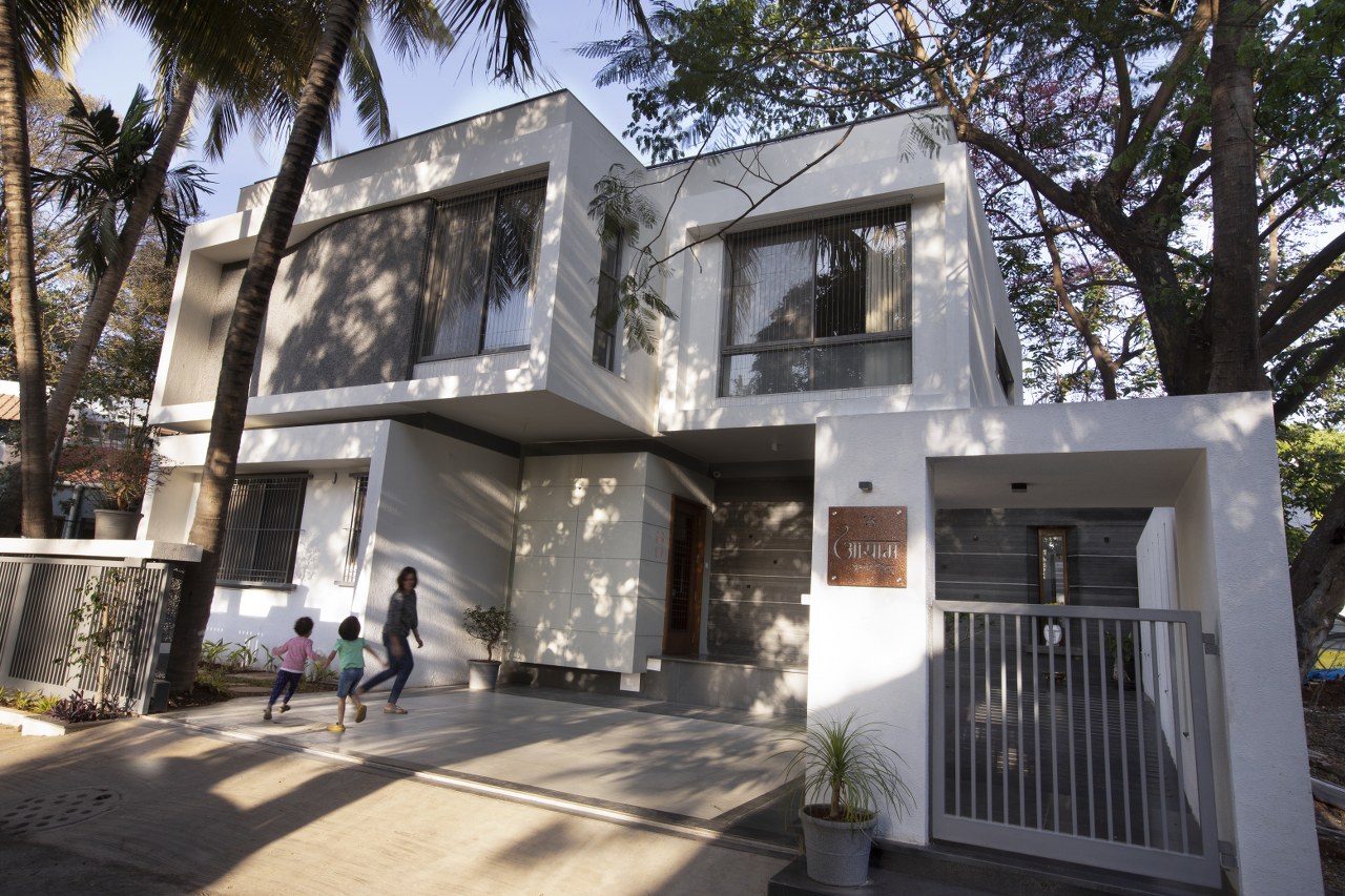 This Home Creates a Harmonious Design for Three Generations | Chaware ...