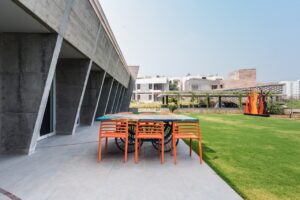 This House with Courtyard Aligns to the Principles of Nature | ESSTEAM