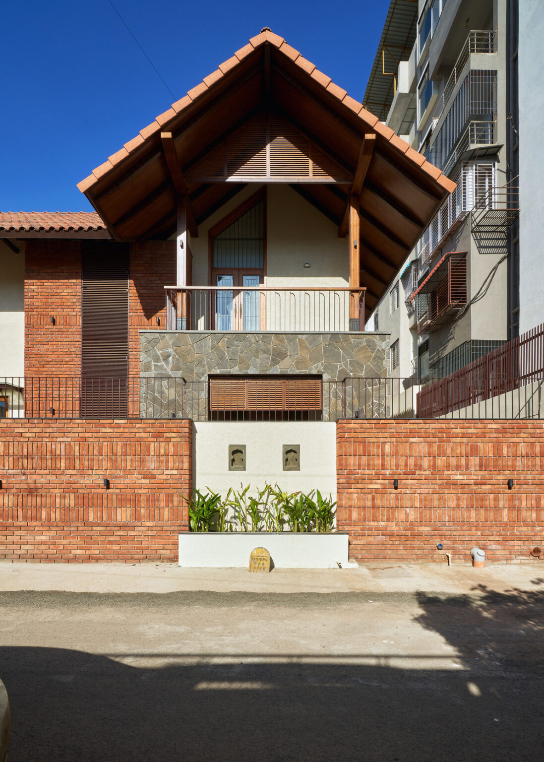This Modern Tropical House is Nestled in a Dense Residential Colony ...