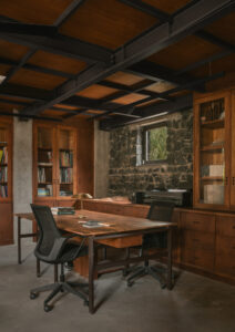 A Studio Design that Harmoniously Integrates with the Landscape ...