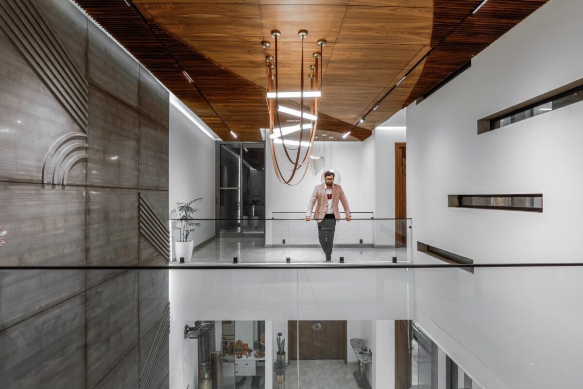 A Studio House Design Which Minimizes Internal Walls To Maximise ...