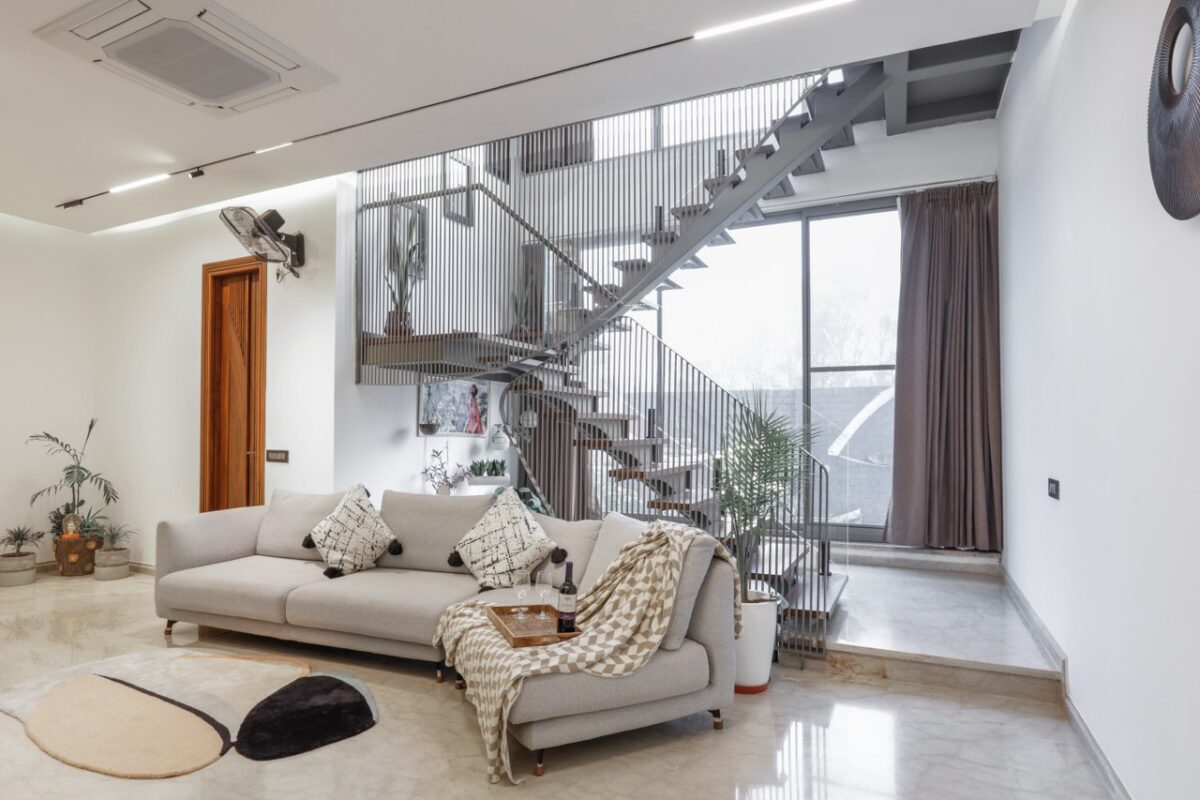 A Studio House Design Which Minimizes Internal Walls To Maximise ...