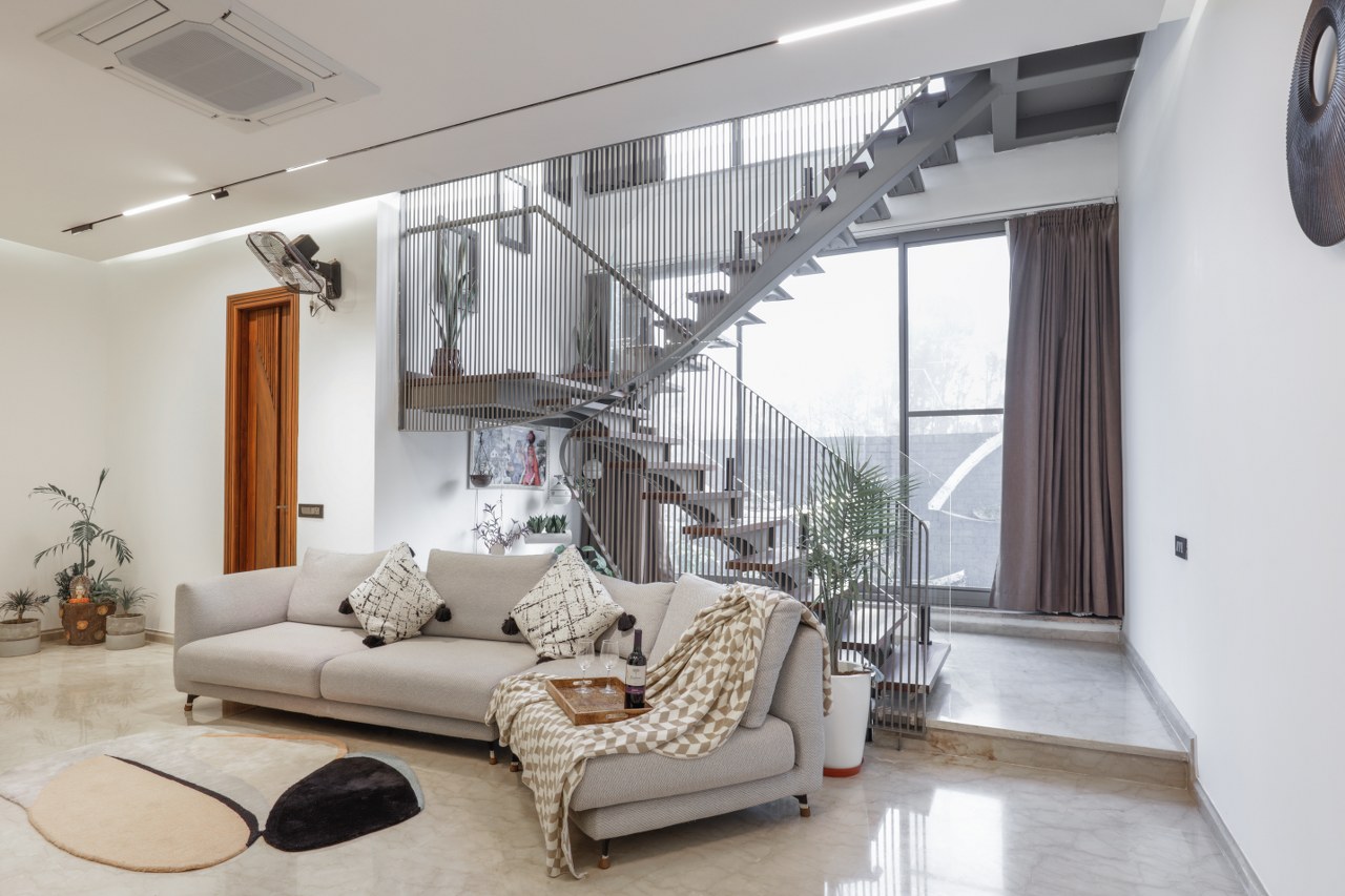 A Studio House Design Which Minimizes Internal Walls To Maximise ...