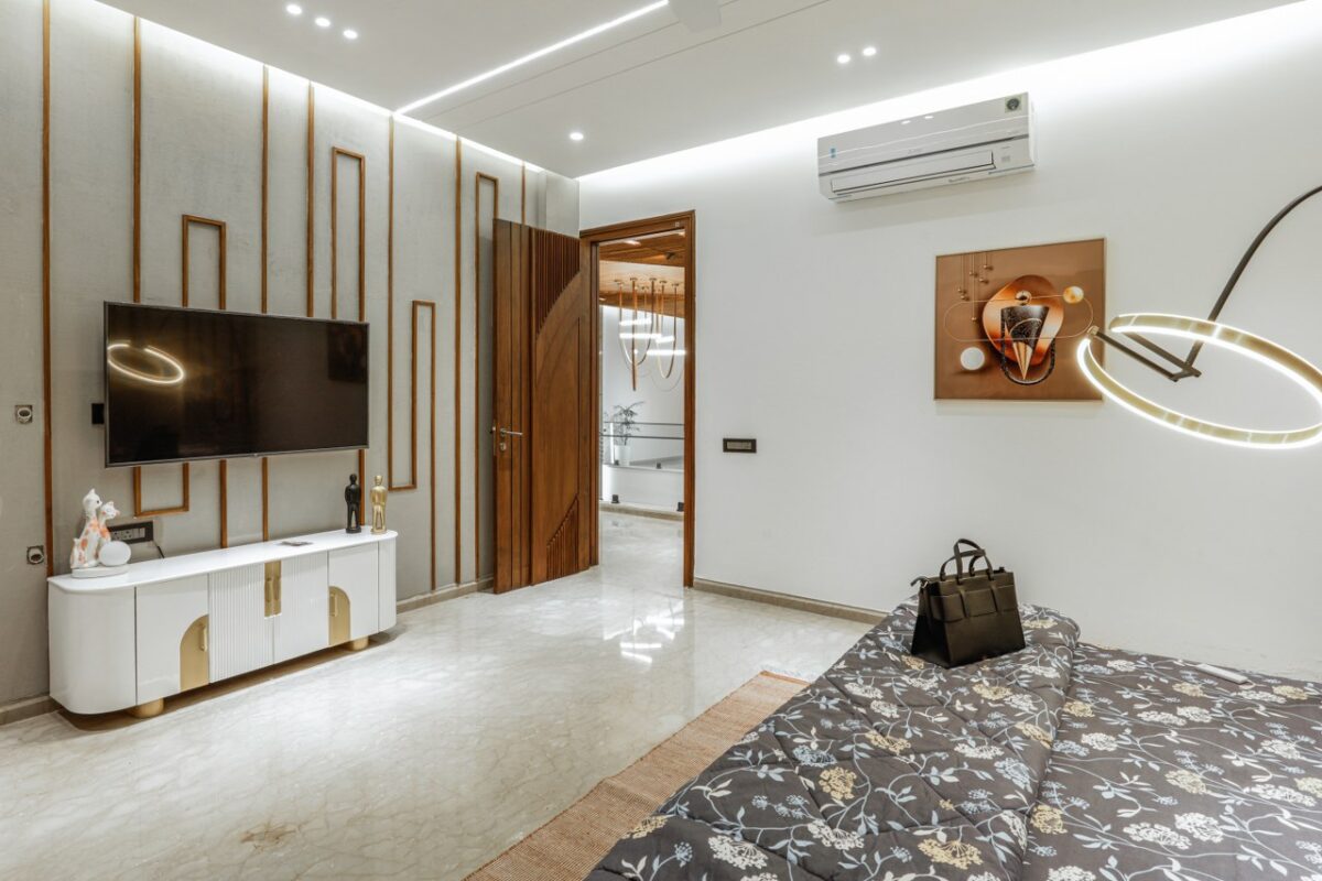 A Studio House Design Which Minimizes Internal Walls To Maximise ...