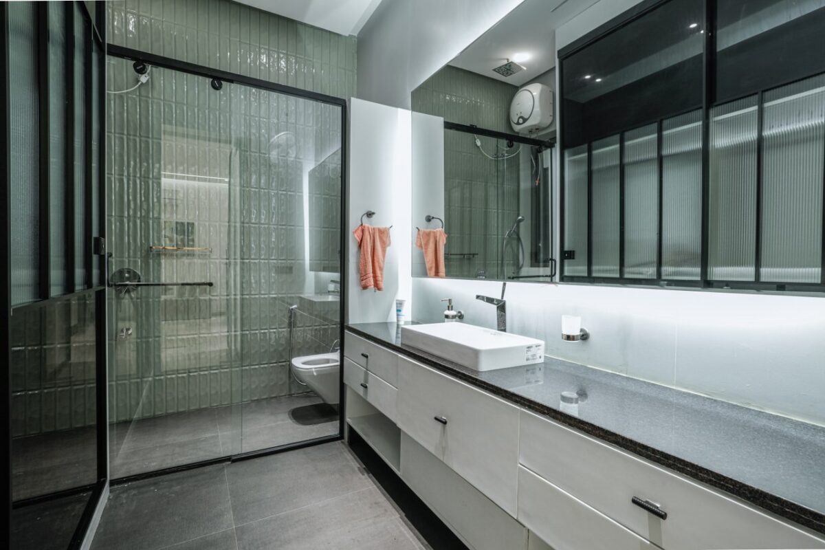 A Studio House Design Which Minimizes Internal Walls To Maximise ...