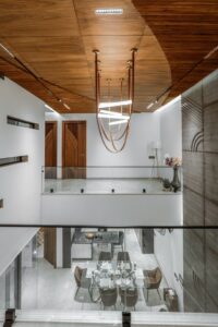 A Studio House Design Which Minimizes Internal Walls To Maximise ...