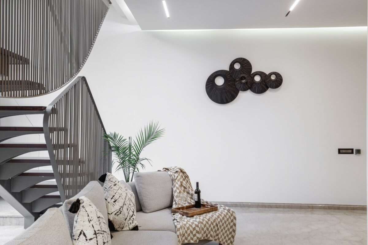 A Studio House Design Which Minimizes Internal Walls To Maximise ...