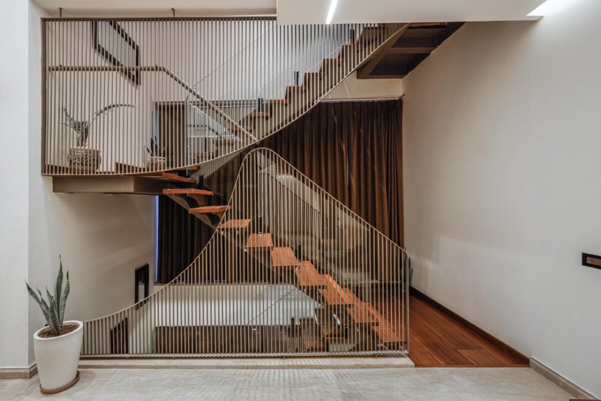 A Studio House Design Which Minimizes Internal Walls To Maximise ...