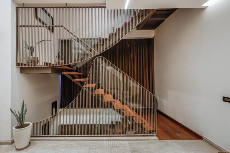 A Studio House Design Which Minimizes Internal Walls To Maximise ...