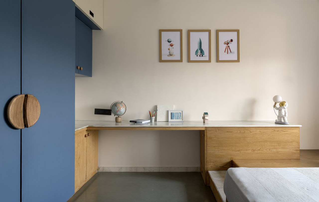 This Three Bedroom Apartment Blends Modernism And Minimalism ...