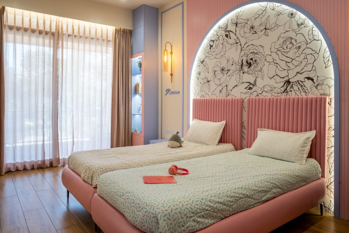 This Traditional Modern House Offers the Comforts of Contemporary ...