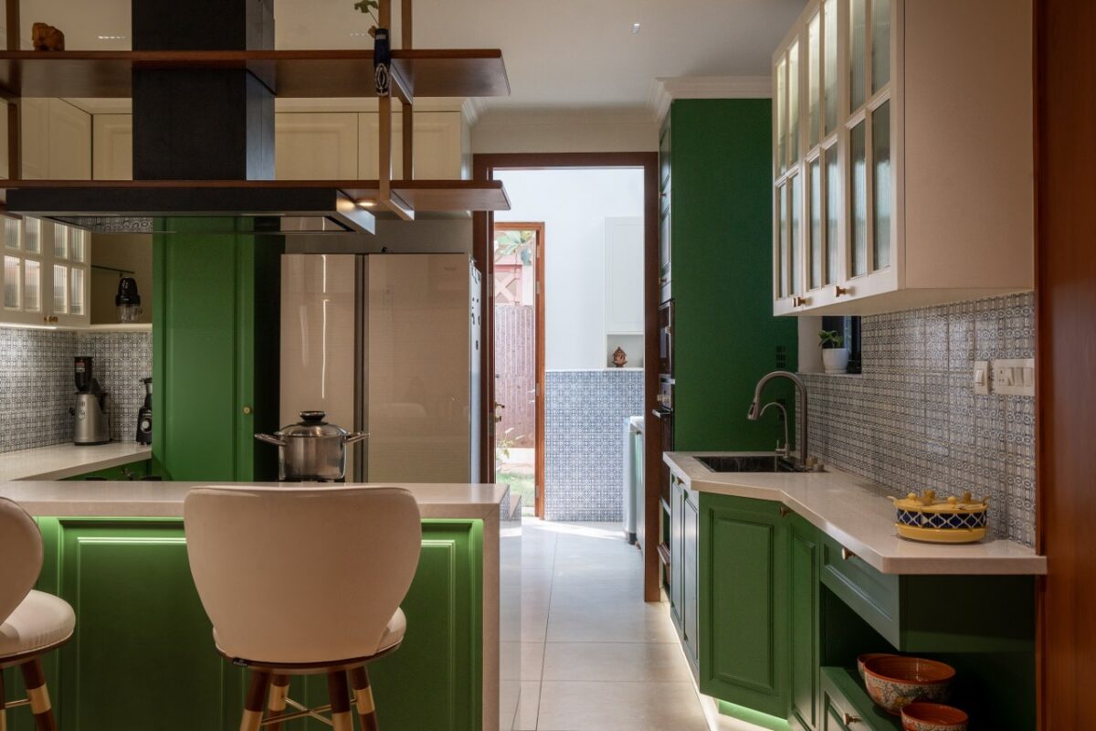 This Traditional Modern House Offers the Comforts of Contemporary ...