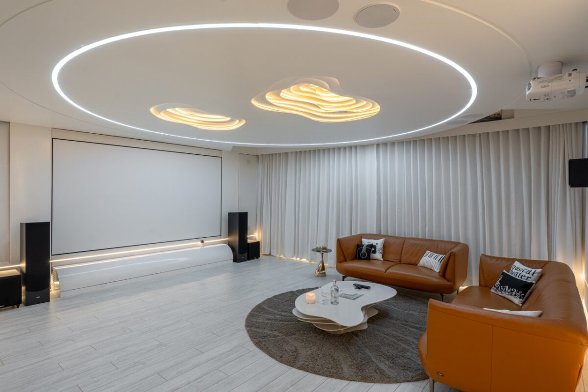 This House is a Testament to the Power of Pure White Interior ...