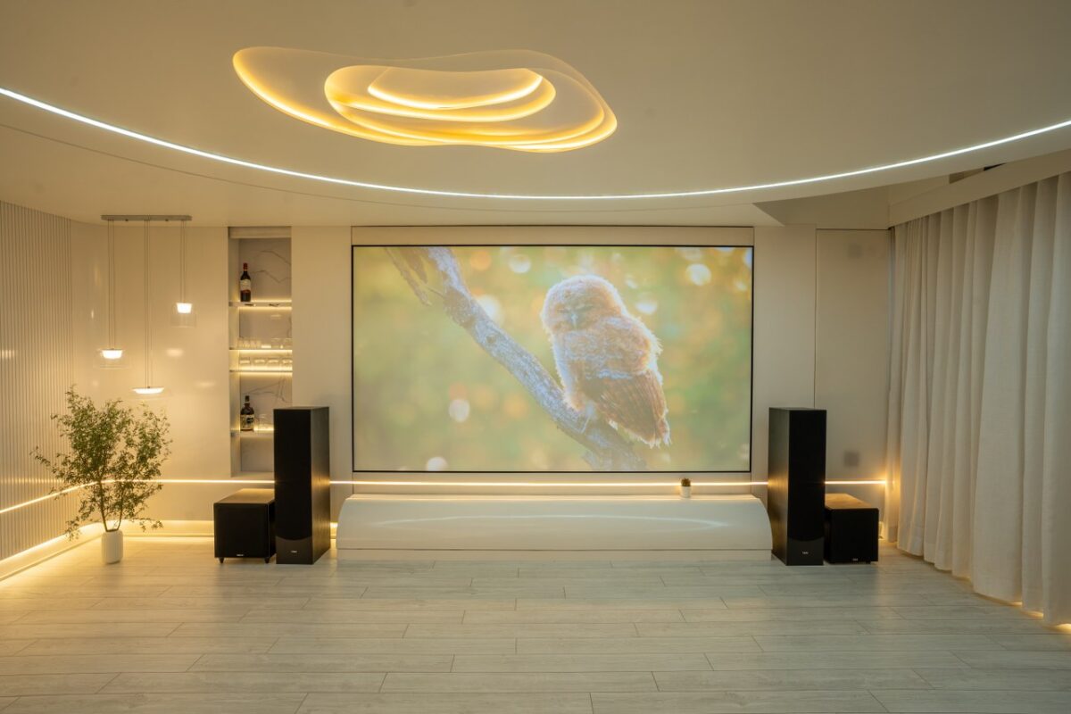 This House is a Testament to the Power of Pure White Interior ...