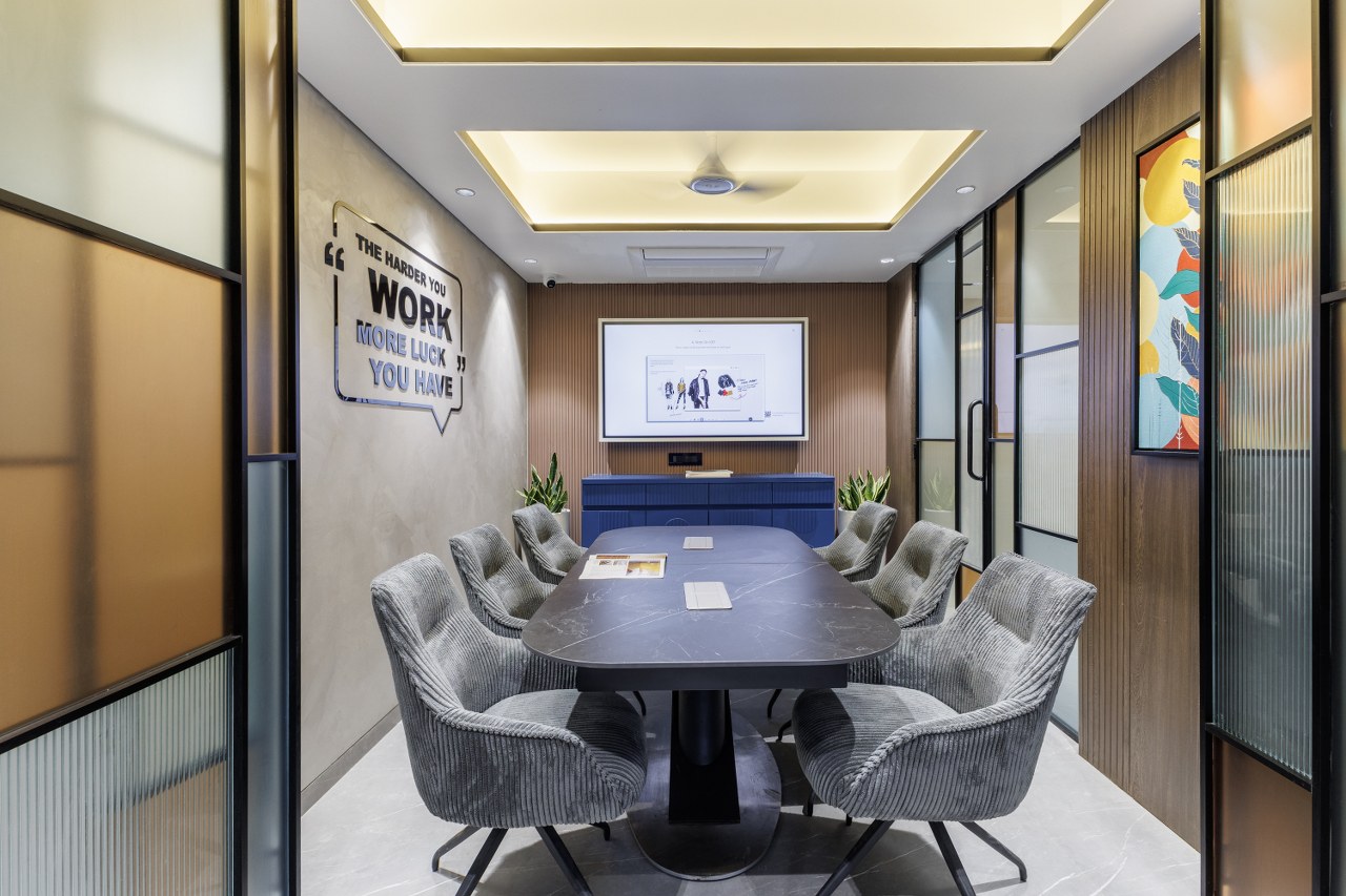 This Neutral White Office Fosters a Clean and Professional Atmosphere ...