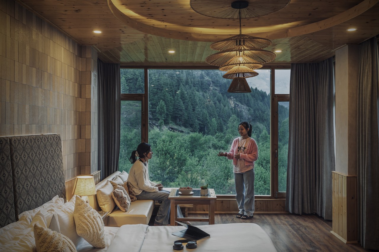 This Zostel in Manali Draws Inspiration From The Majestic Peaks | Space ...