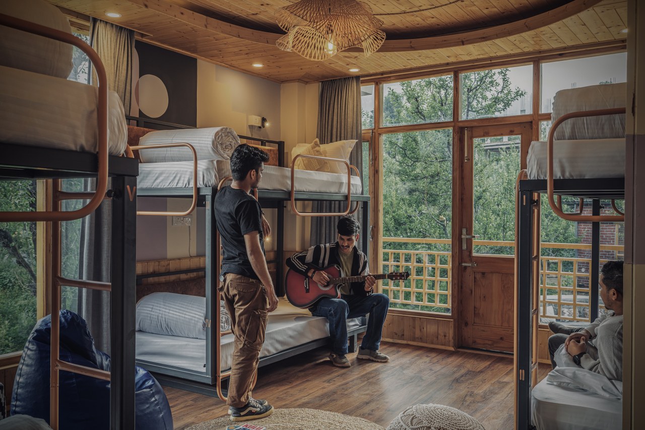 This Zostel in Manali Draws Inspiration From The Majestic Peaks | Space ...