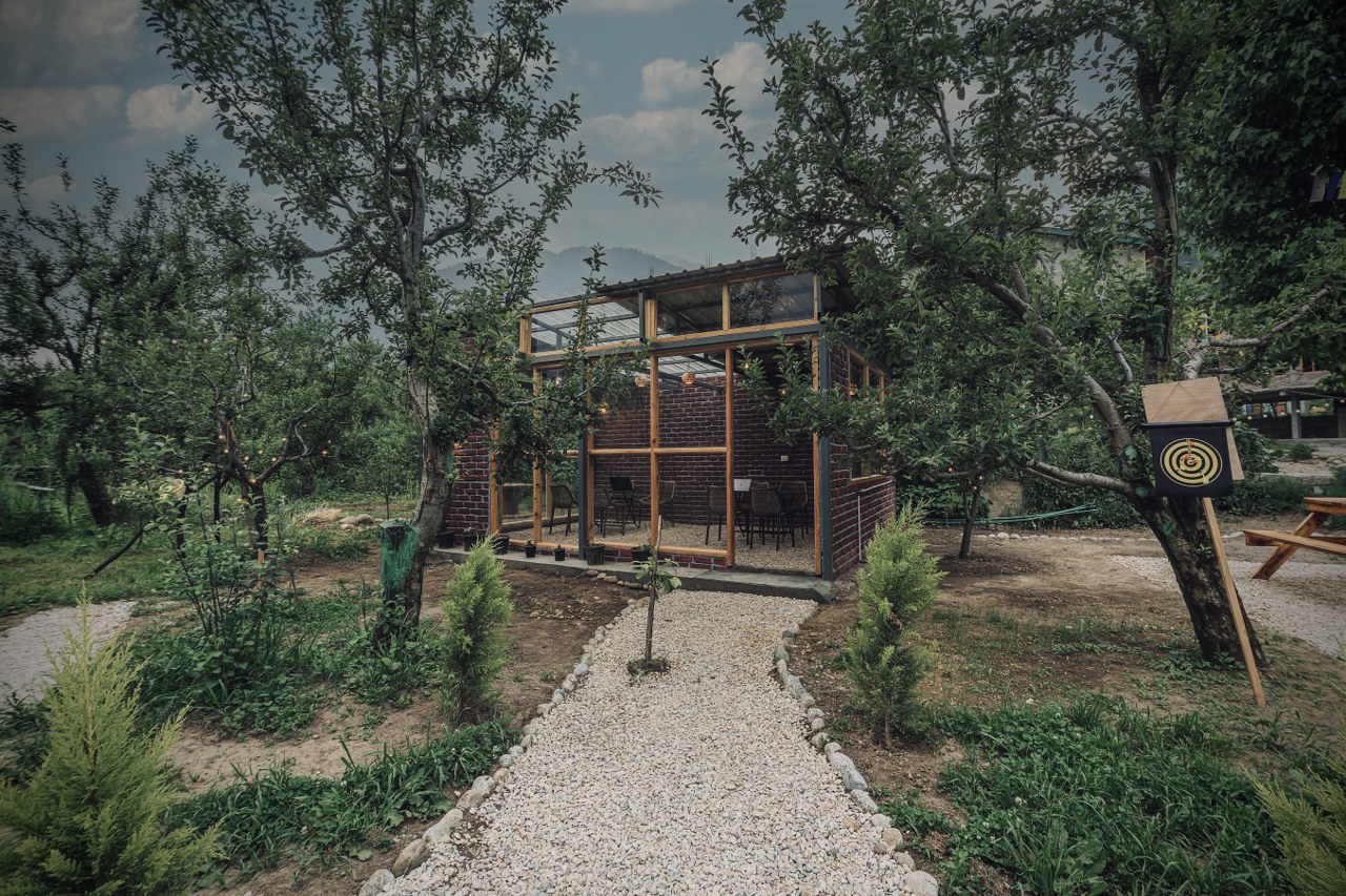 This Zostel in Manali Draws Inspiration From The Majestic Peaks | Space ...