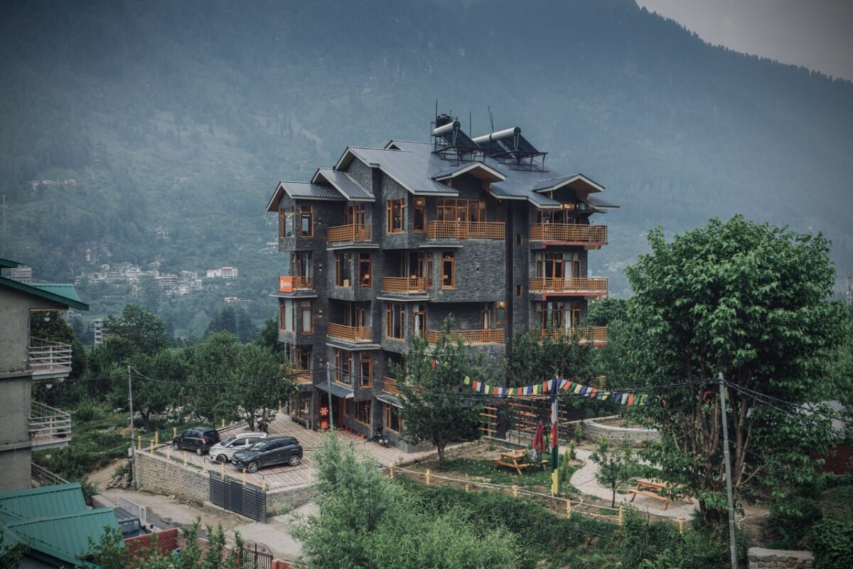This Zostel in Manali Draws Inspiration From The Majestic Peaks | Space ...