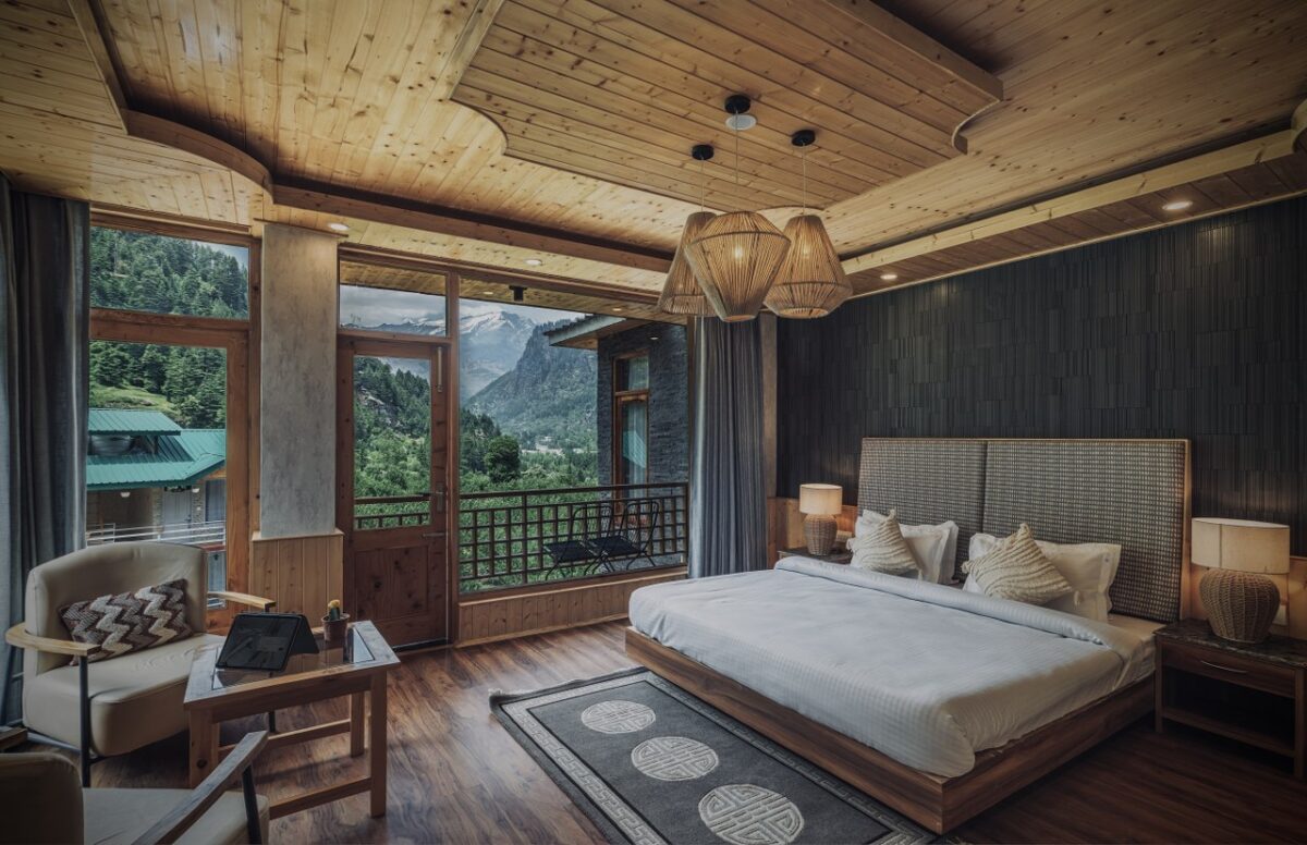 This Zostel in Manali Draws Inspiration From The Majestic Peaks | Space ...