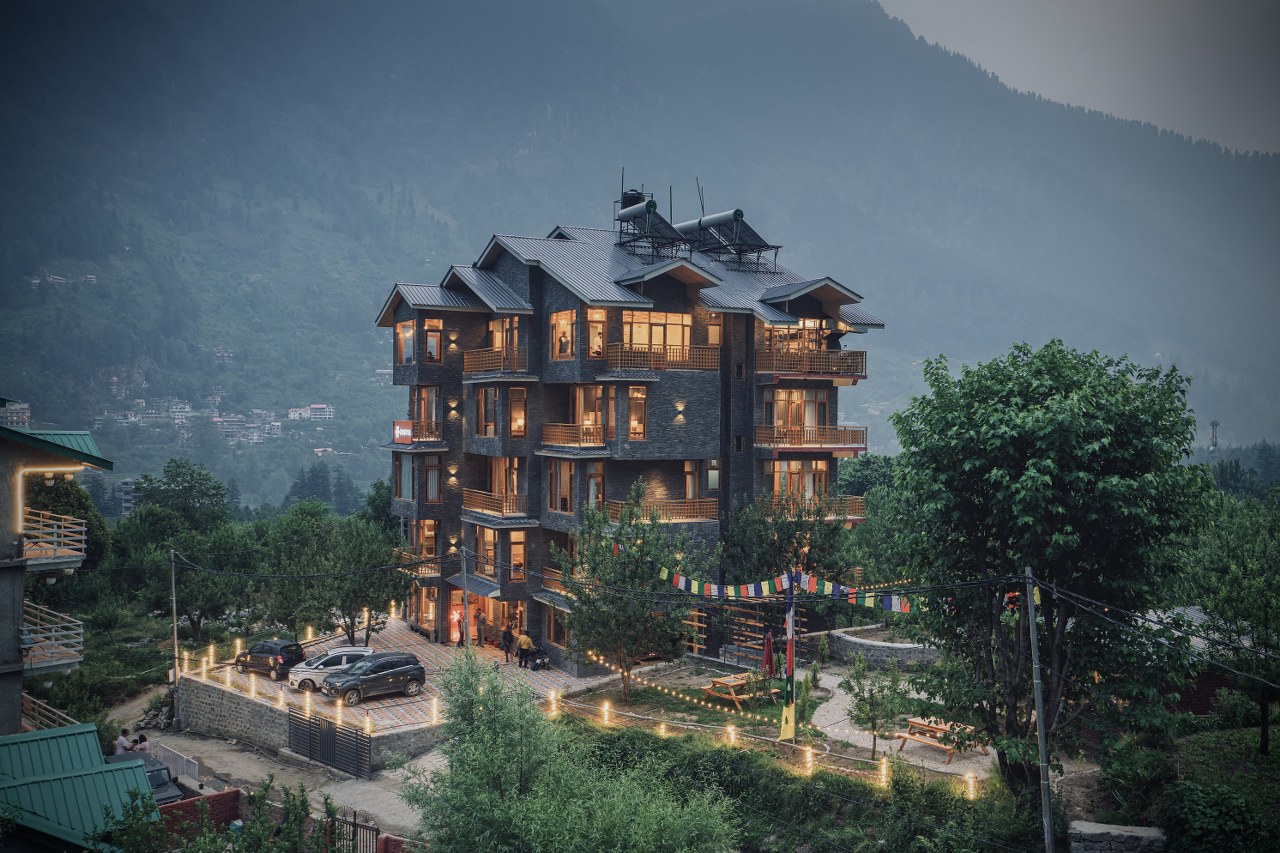 This Zostel in Manali Draws Inspiration From The Majestic Peaks | Space ...