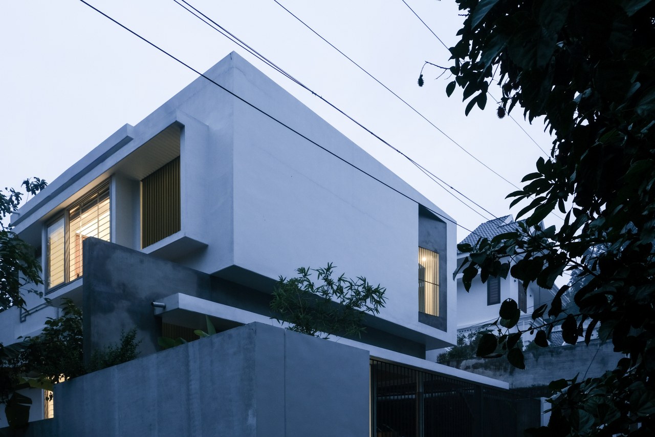 This 1800 sqft House is Robust and Resilient | Studio HOF