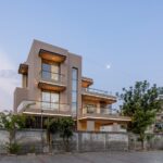 A 4 Bedroom House Design is set on a Limited Footprint | Harikrushna ...